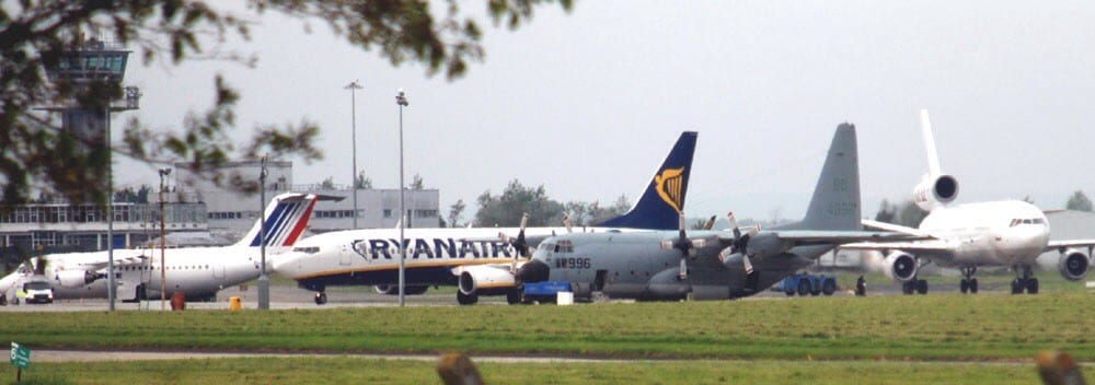 Cracked window won't stop Ryanair improving customer service