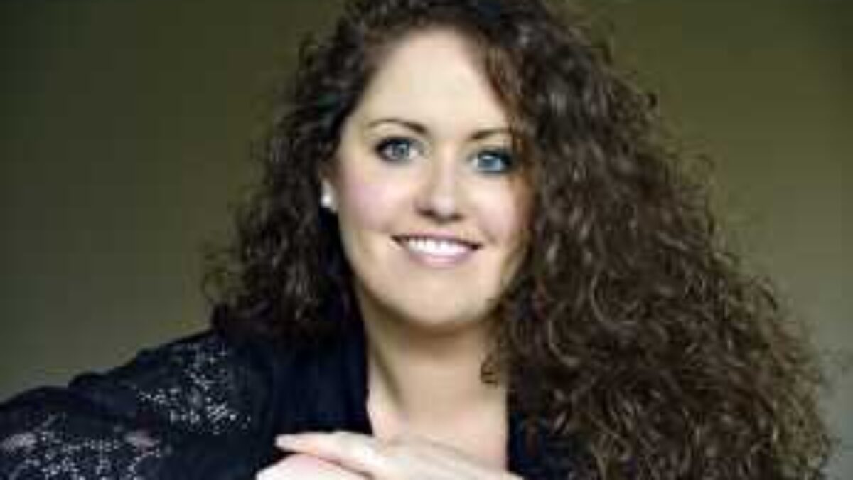 Deirdre Collins's Instagram, Twitter & Facebook on IDCrawl