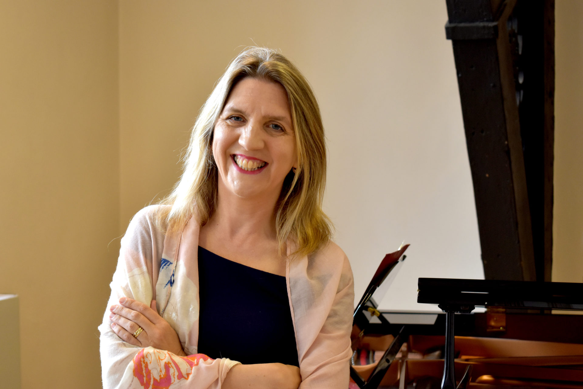 Contralto Sarah-Ellen Murphy records Cantabile