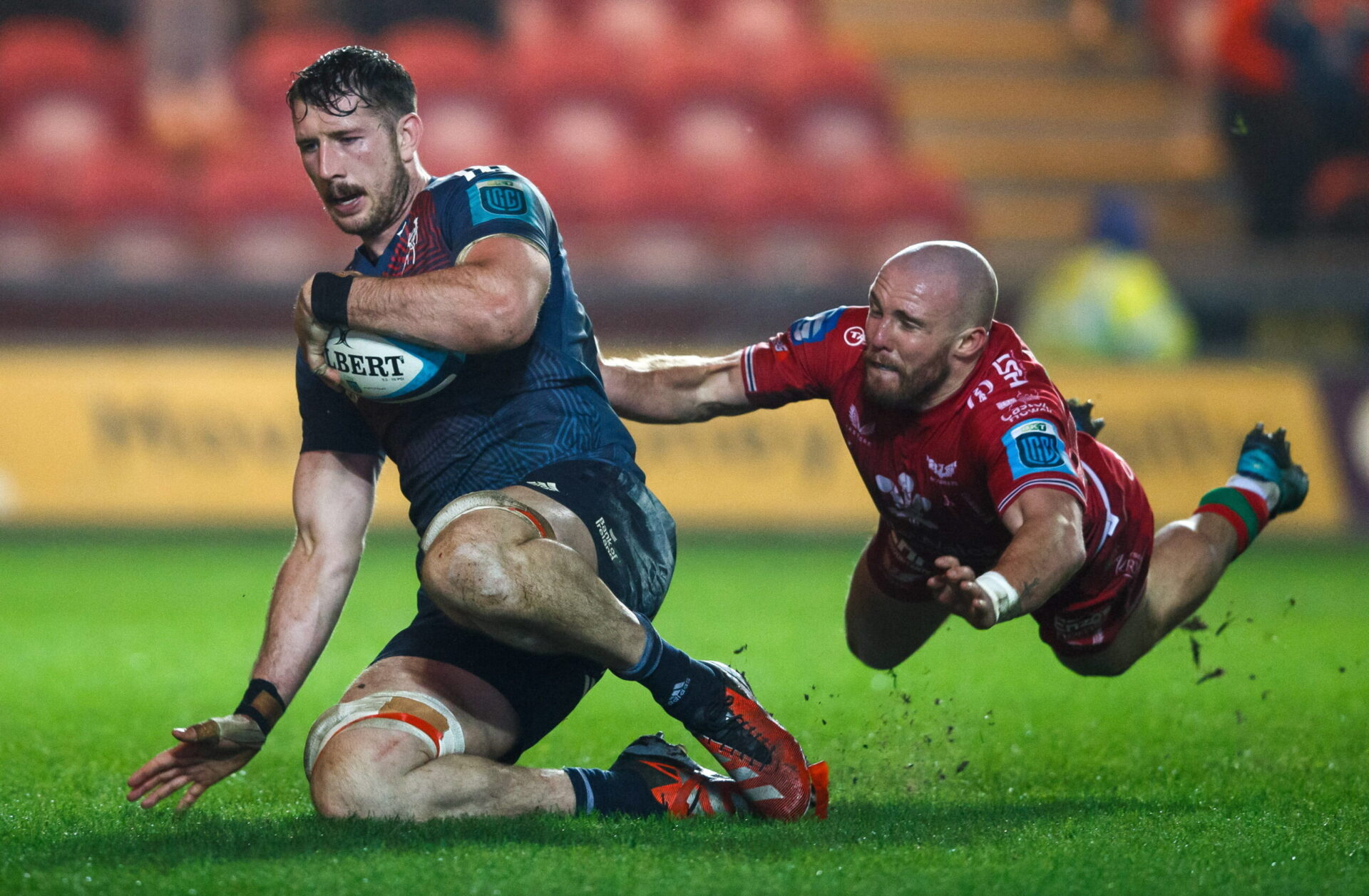 Munster coast to victory over Scarlets