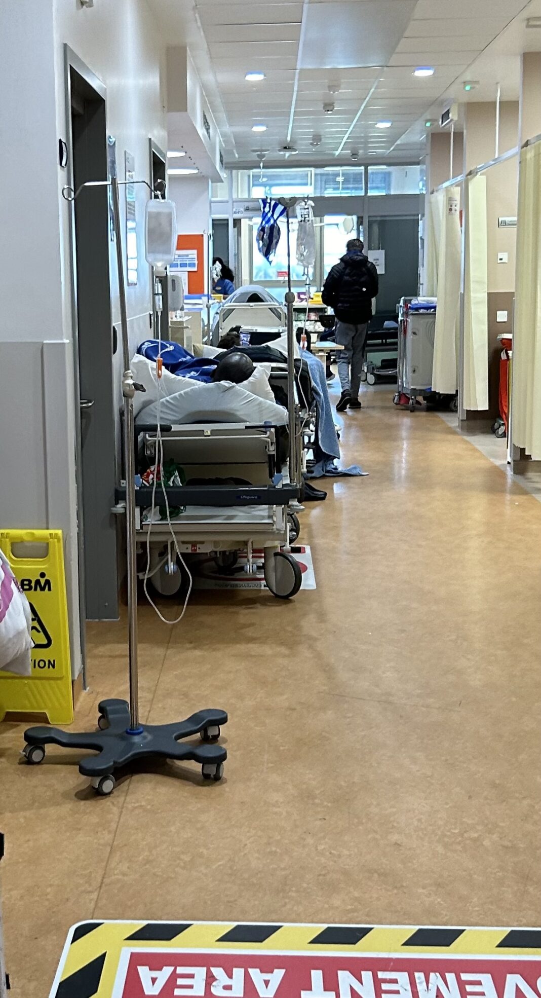 Patients squeezed tight into overcrowded UHL ED as emergency team ...