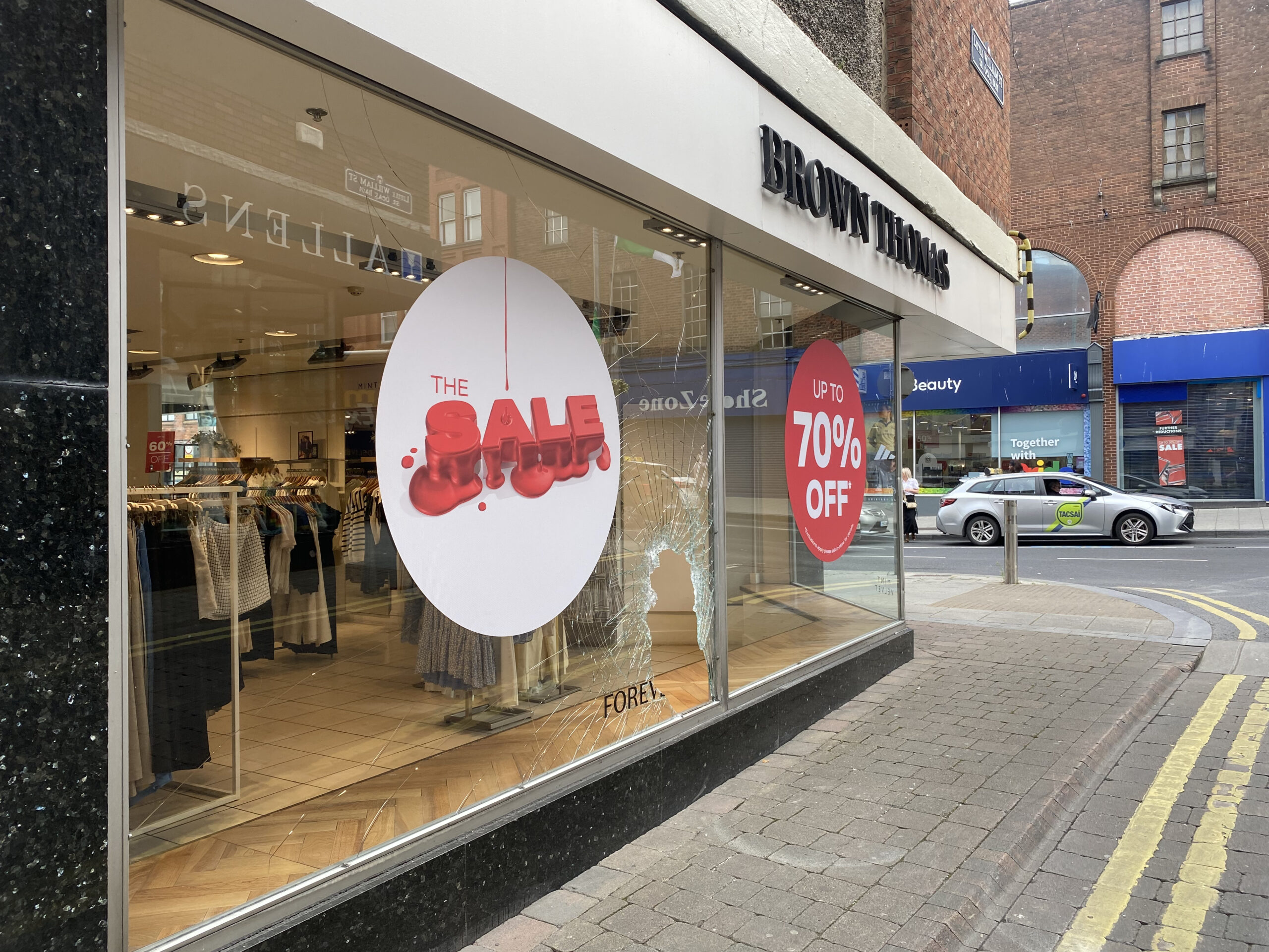 Early morning smash and grab at luxury retailer in Limerick City
