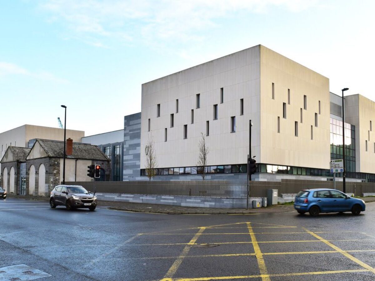 Burglar and chips: Man rescued from chipper vent to appear before ...