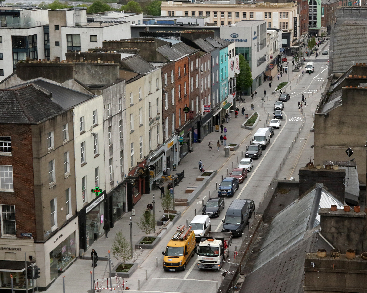 Limerick councillors batting for bus lanes to be opened to Christmas ...